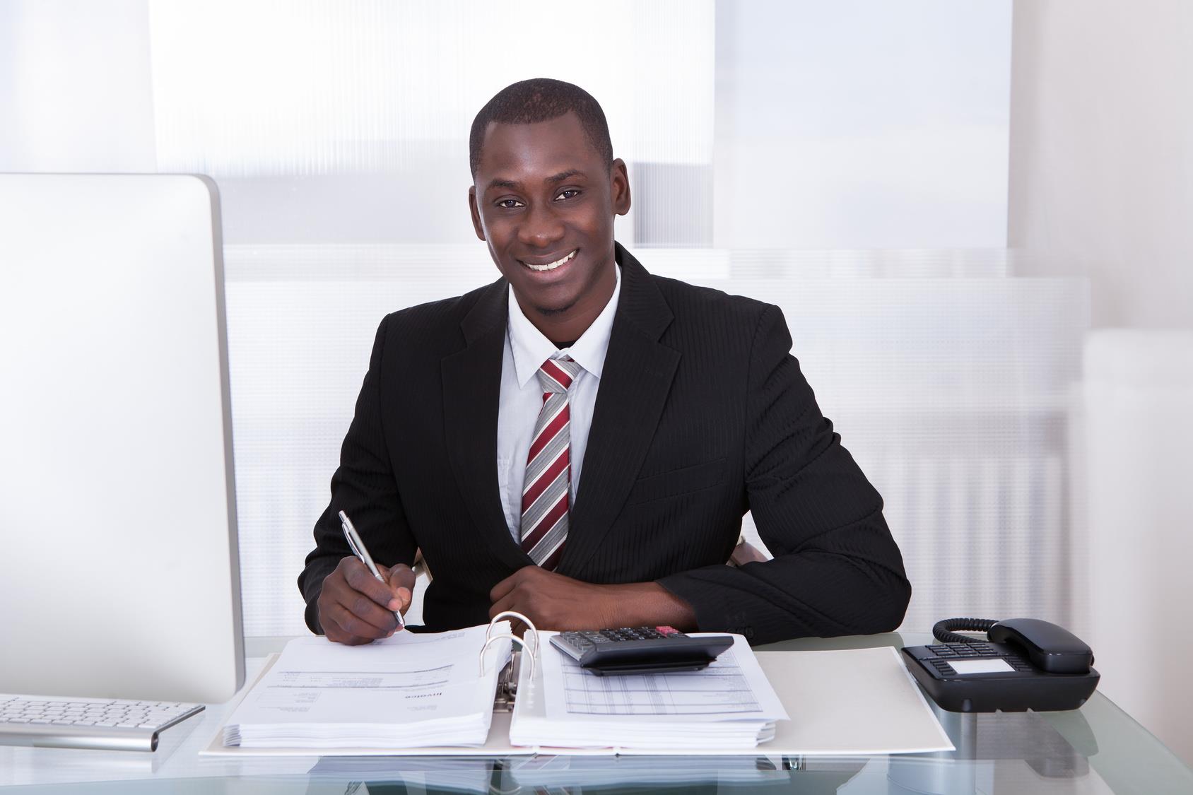 Contabilistas angolanos com cédulas profissionais