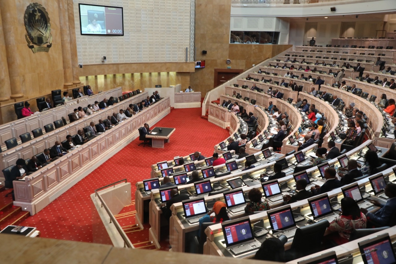 Parlamento angolano enaltece papel social da mulher